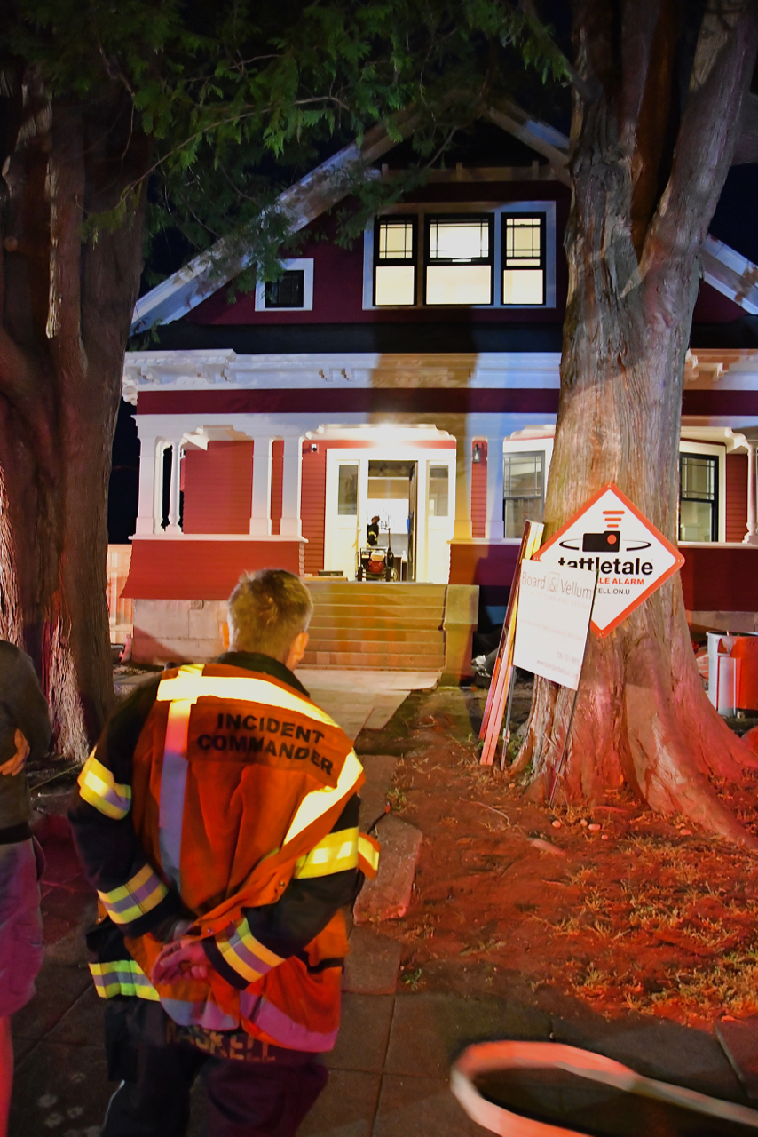 Brief house fire draws big response | Westside Seattle
